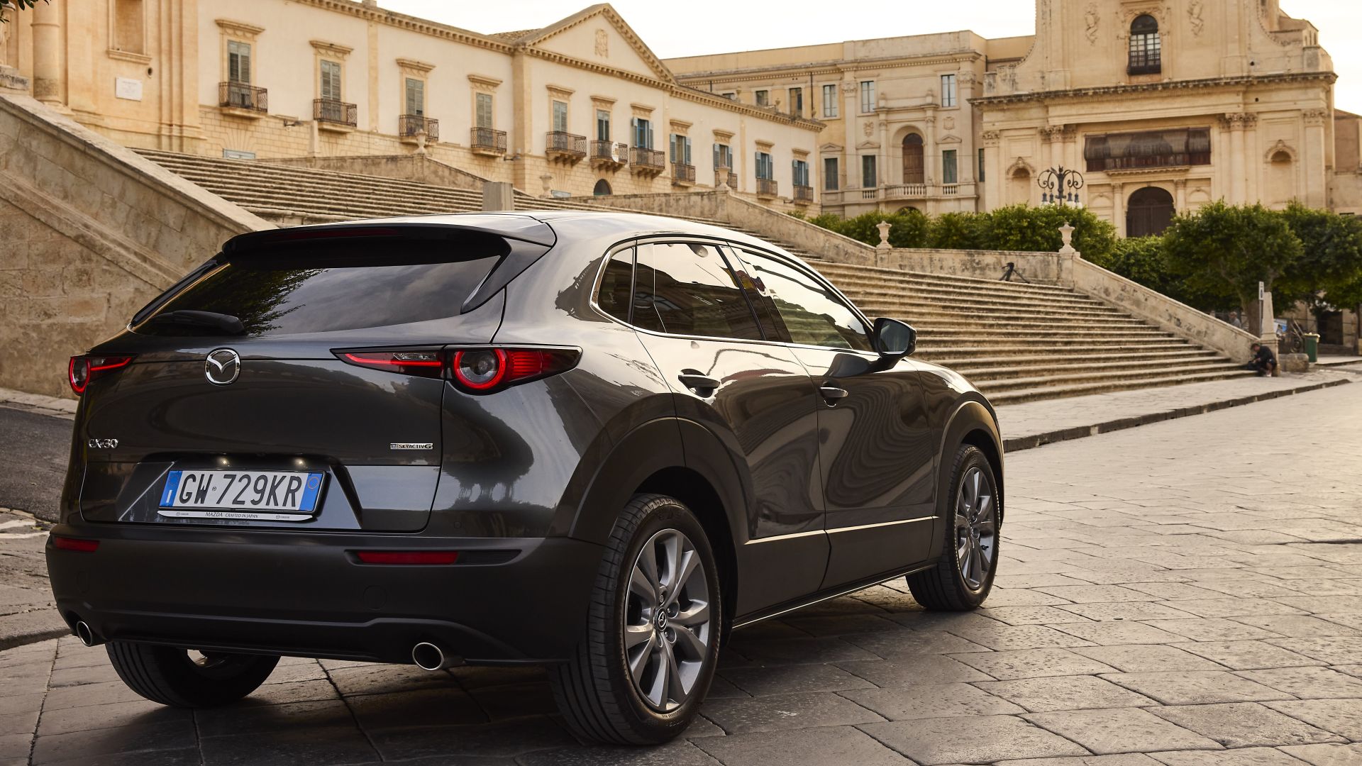 Mazda CX-30 2.5 e-SKYACTIV G 2025: prova su strada e opinioni