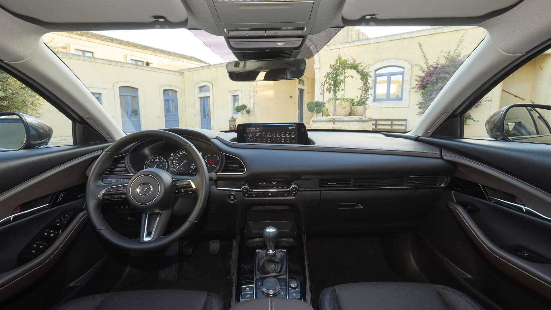 Mazda CX-30 2.5 e-SKYACTIV G 2025: prova su strada e opinioni