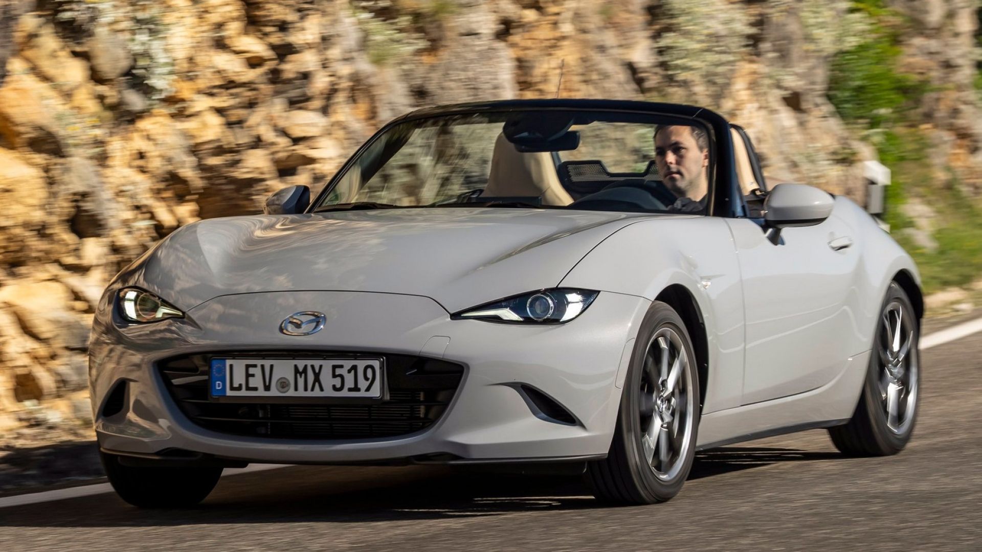 Mazda MX-5 2024: novità, prezzi e opinioni dopo prova (e un video)