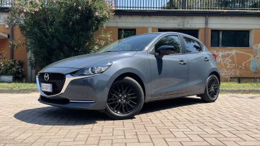 Prova su strada di Mazda2 e-Skyactiv G Homura. Pregi e difetti, consumi