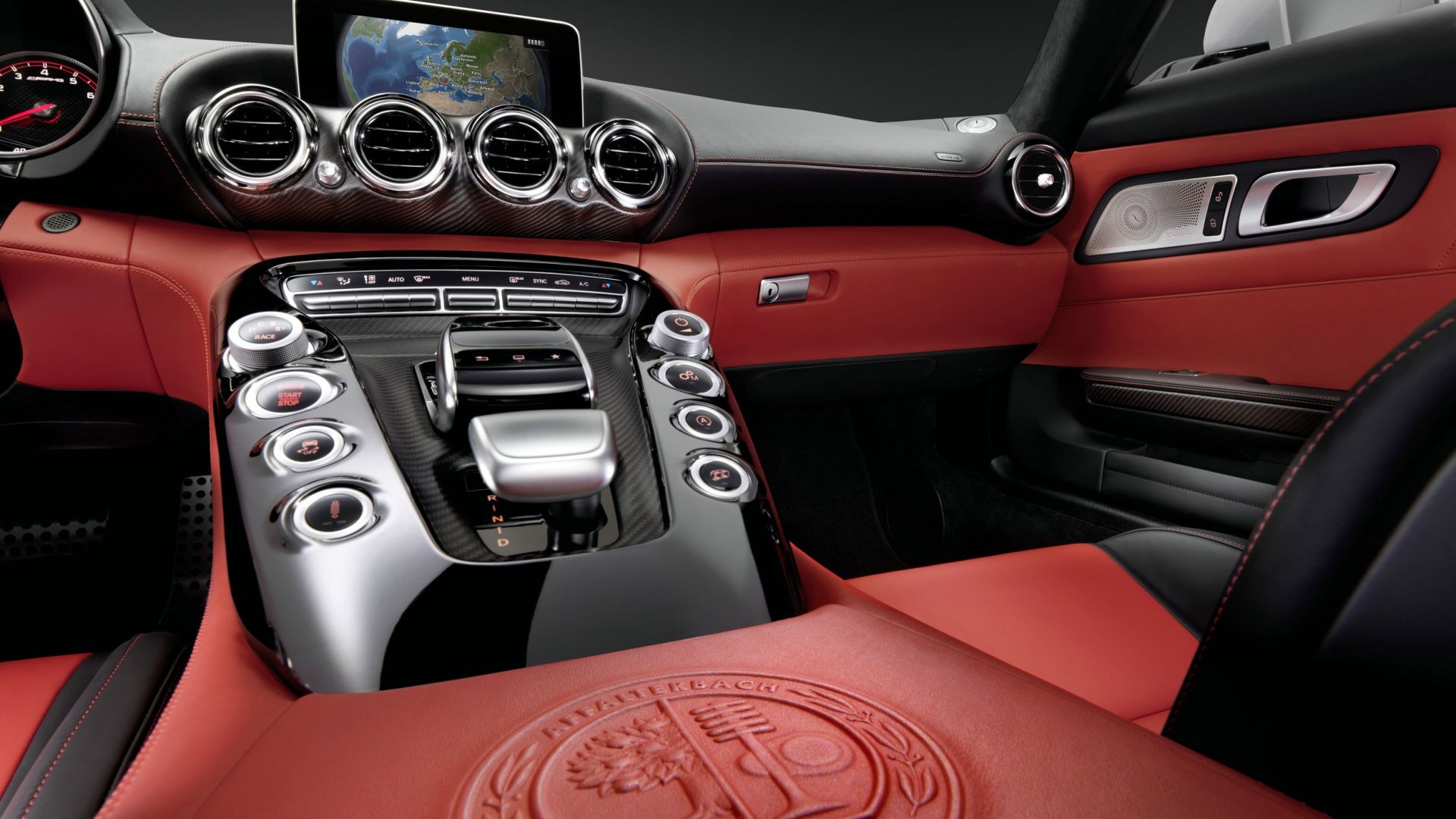 Anteprima - Mercedes AMG GT: l'interno - MotorBox