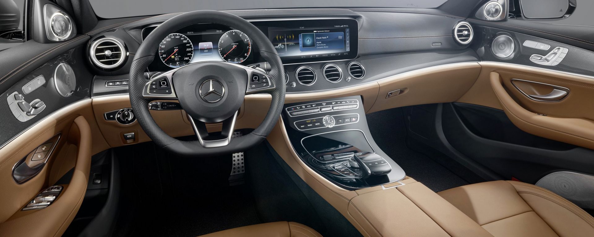 Novità auto - Mercedes Classe E 2016: gli interni - MotorBox