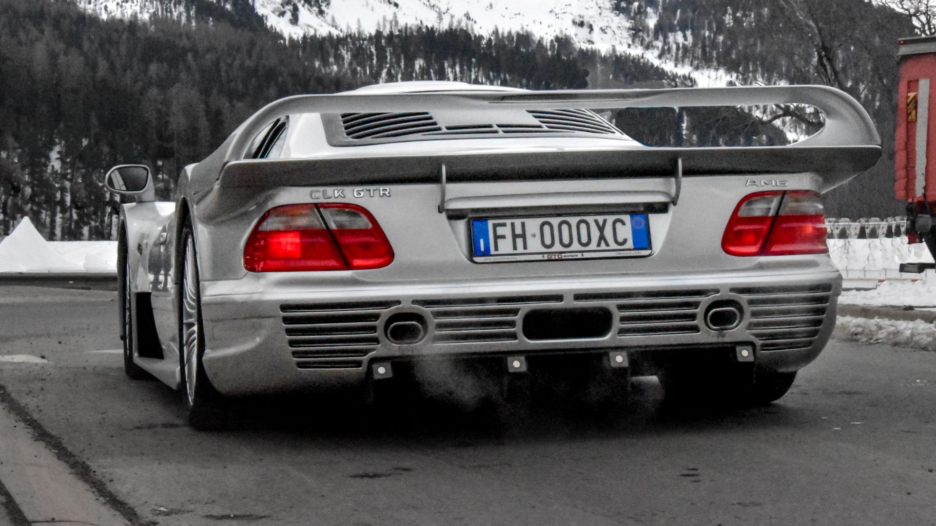 Mercedes CLK GTR: il video YouTube del volo a Le Mans nel '99 - MotorBox