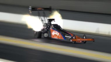 Drag race: fa 300 mph in 1/8 di miglio, il video del record