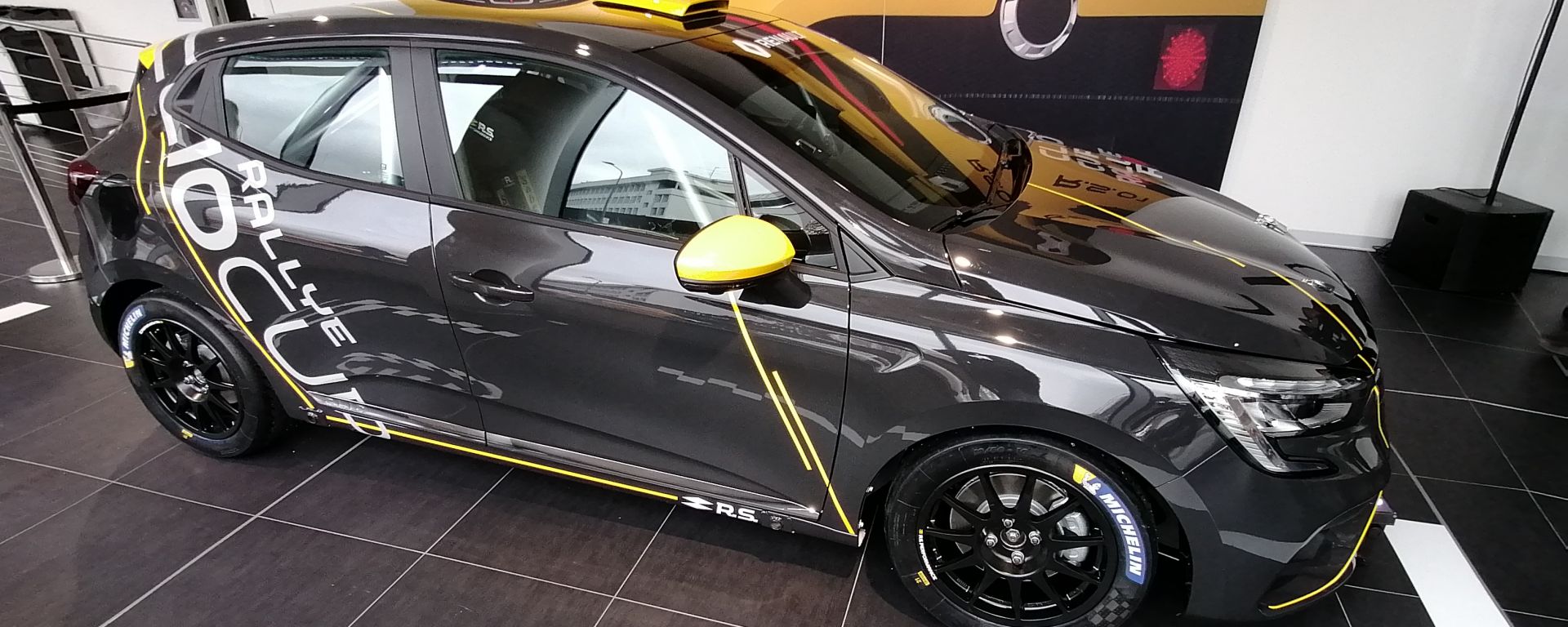 Milano, Renault presenta la nuova Clio Rally - MotorBox