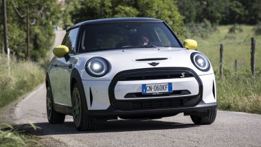 Mini Cooper SE, Elettrifigata: ecco in video la piccola BEV inglese