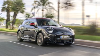 BEV Mini Cooper SE John Cooper Works 2024: informazioni e foto