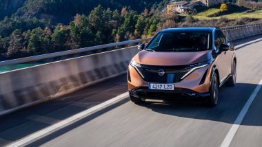 Nissan Ariya: il SUV coupé a batterie da 394 CV. Video