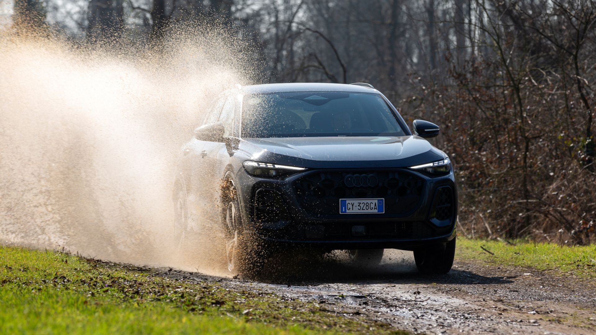 Audi Q5 2025: test su strada e off-road: la prova completa in video