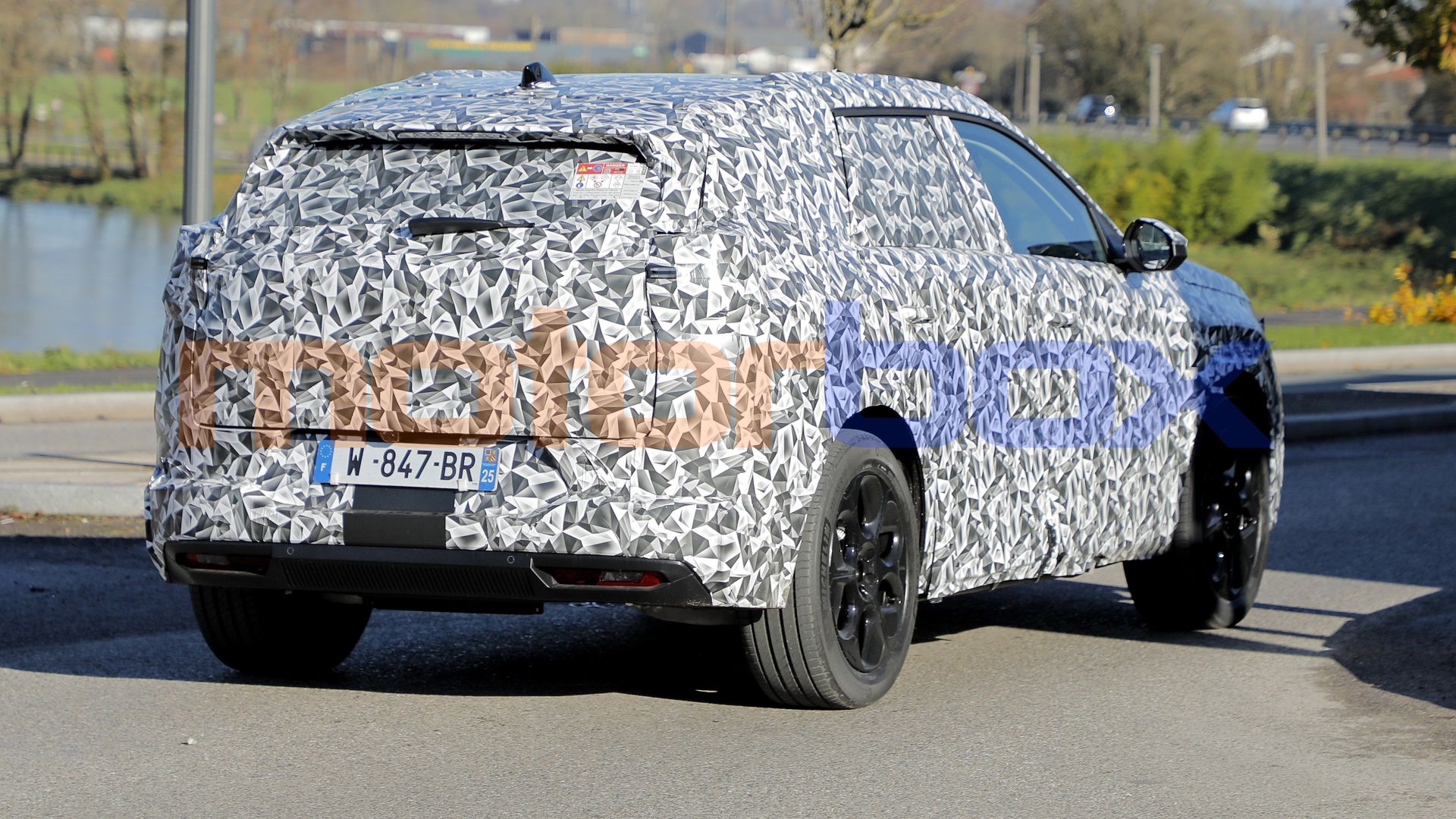 Scheda tecnica e foto spia di nuova Citroen C5 Aircross 2026