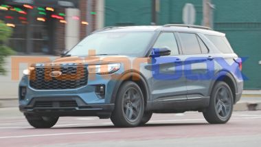 Scheda tecnica e foto spia nuovo Ford Explorer con motore ibrido