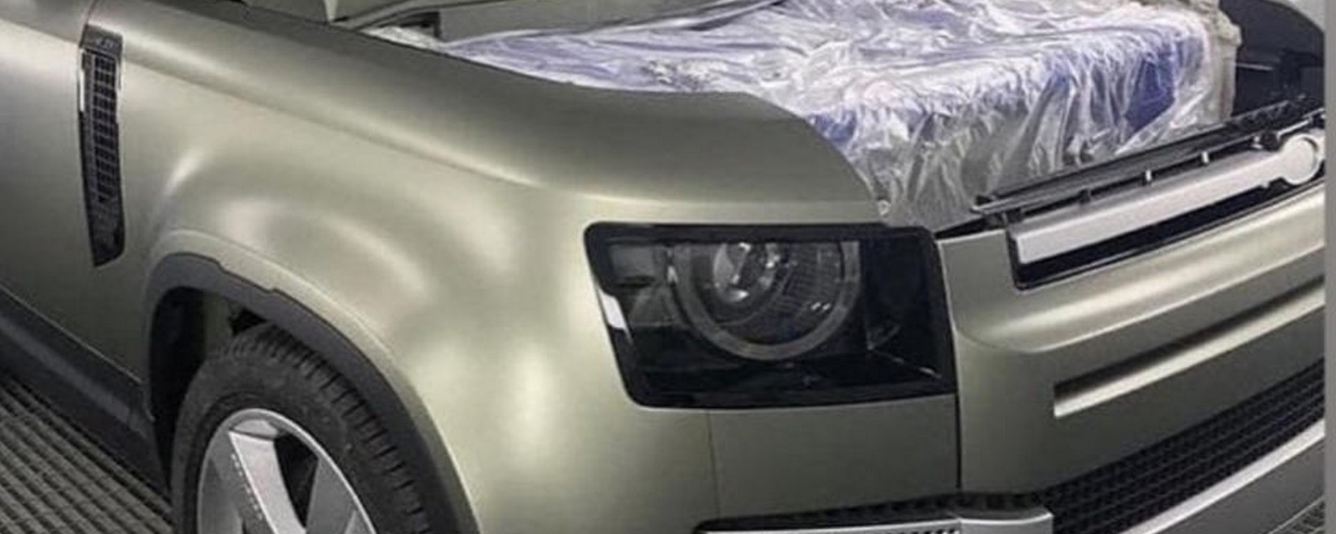 Nuova Land Rover Defender 2020, come è fatto il frontale - MotorBox