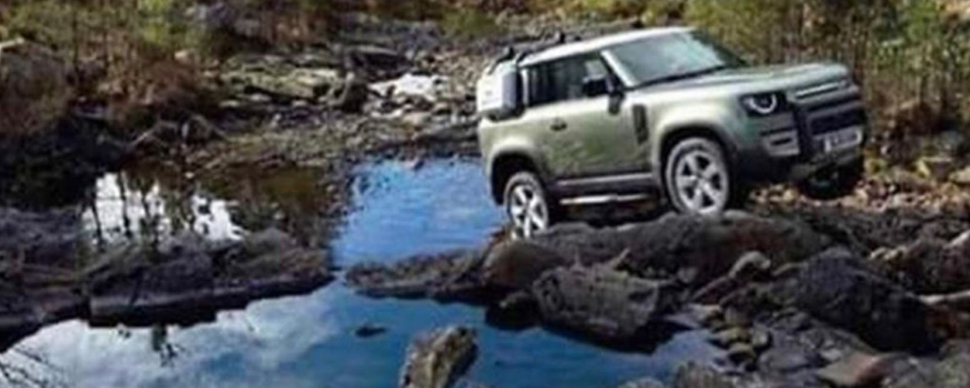 Nuova Land Rover Defender 2020, foto, motori, versioni 90 e 110 - MotorBox