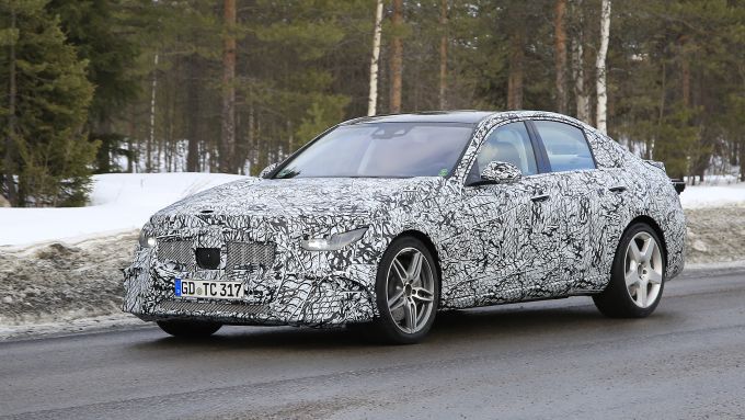 Nuova Mercedes C53 AMG: foto spia, motore, lancio - MotorBox