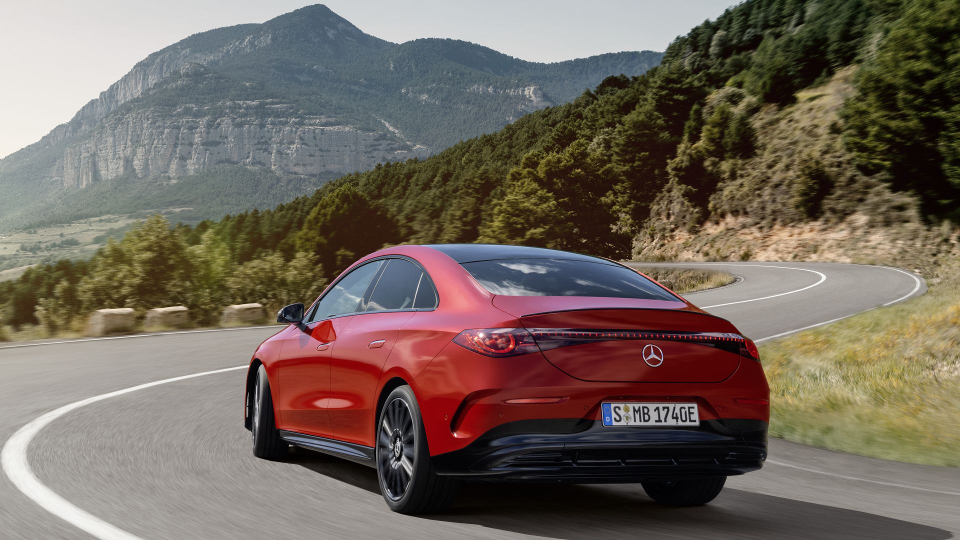 Video nuova Mercedes CLA: design, motori e tecnologia avanzata
