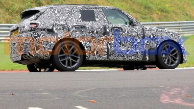 Nuova Range Rover Sport SVR (2023), prime foto. Motore e uscita