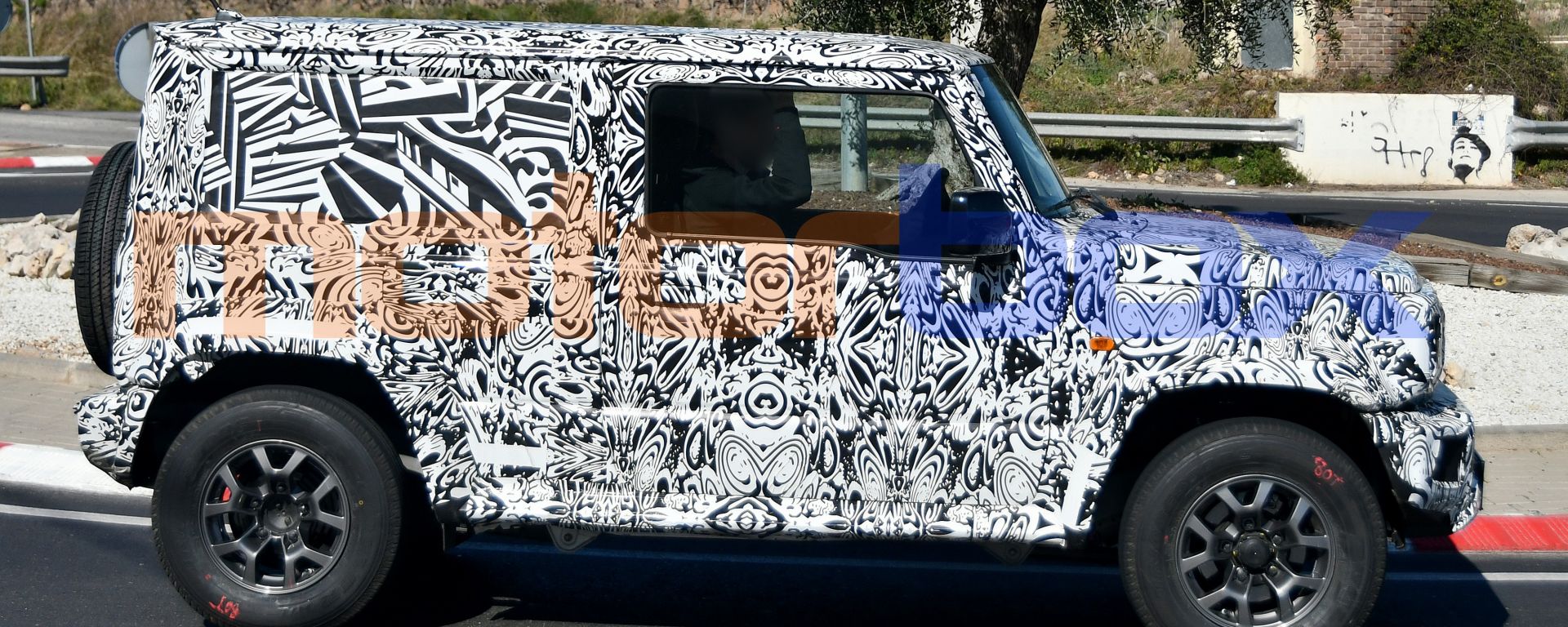 Nuova Suzuki Jimny LWB: la 4x4 a passo lungo. Le foto - MotorBox