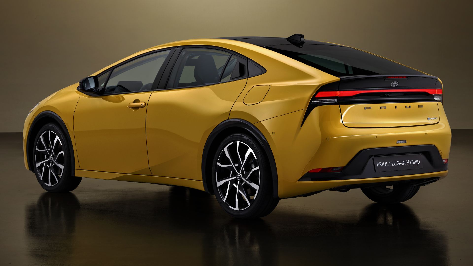 Nuova Toyota Prius Plug-in 2023, come ordinarla, quale promo. Video