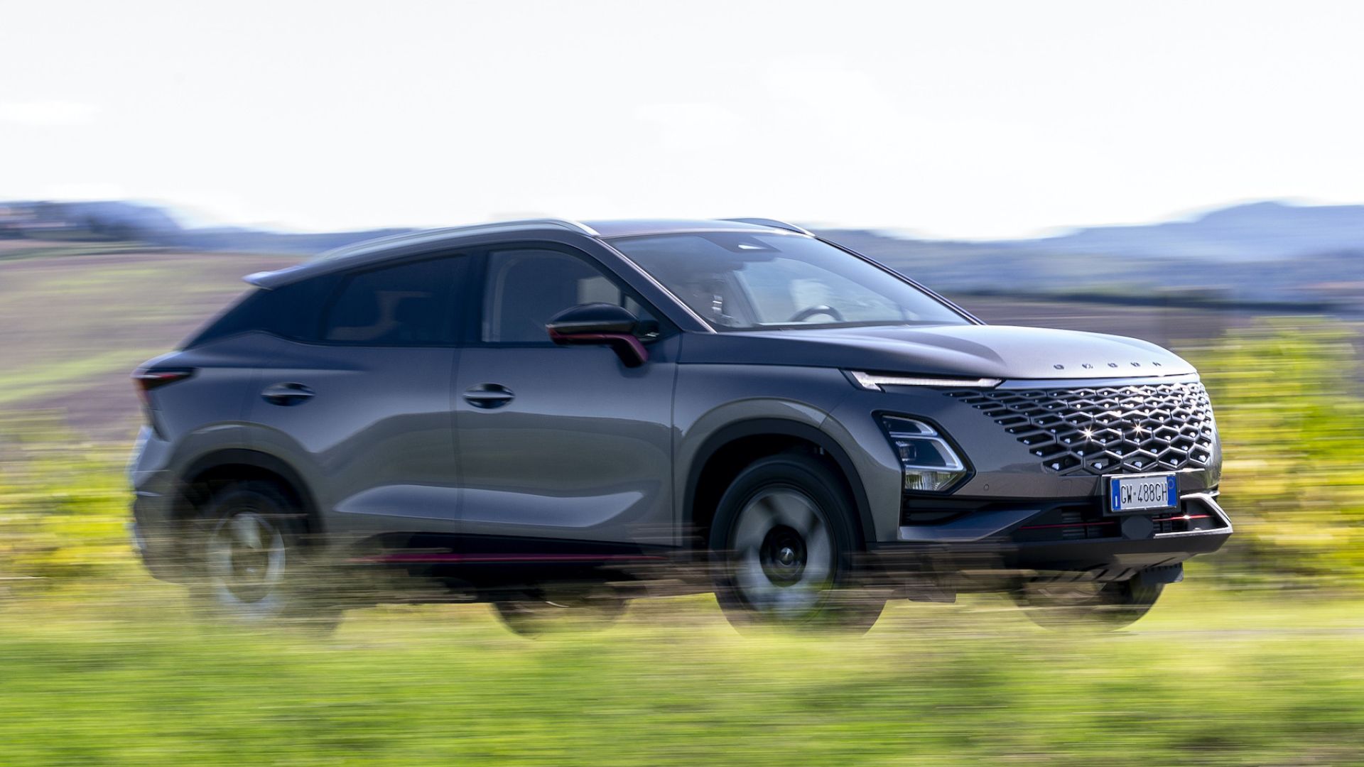 Omoda 5 Pure, nuova entry level 2025. C-SUV, prezzi a confronto