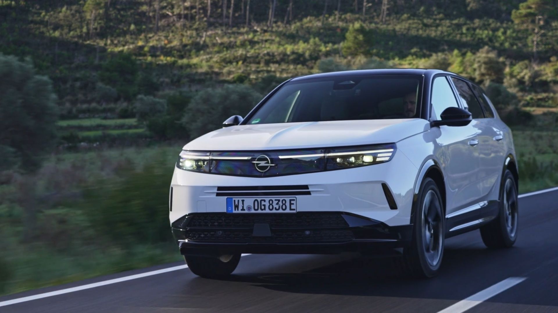 Opel Grandland plug-in hybrid 2025: prova, consumi del SUV ibrido