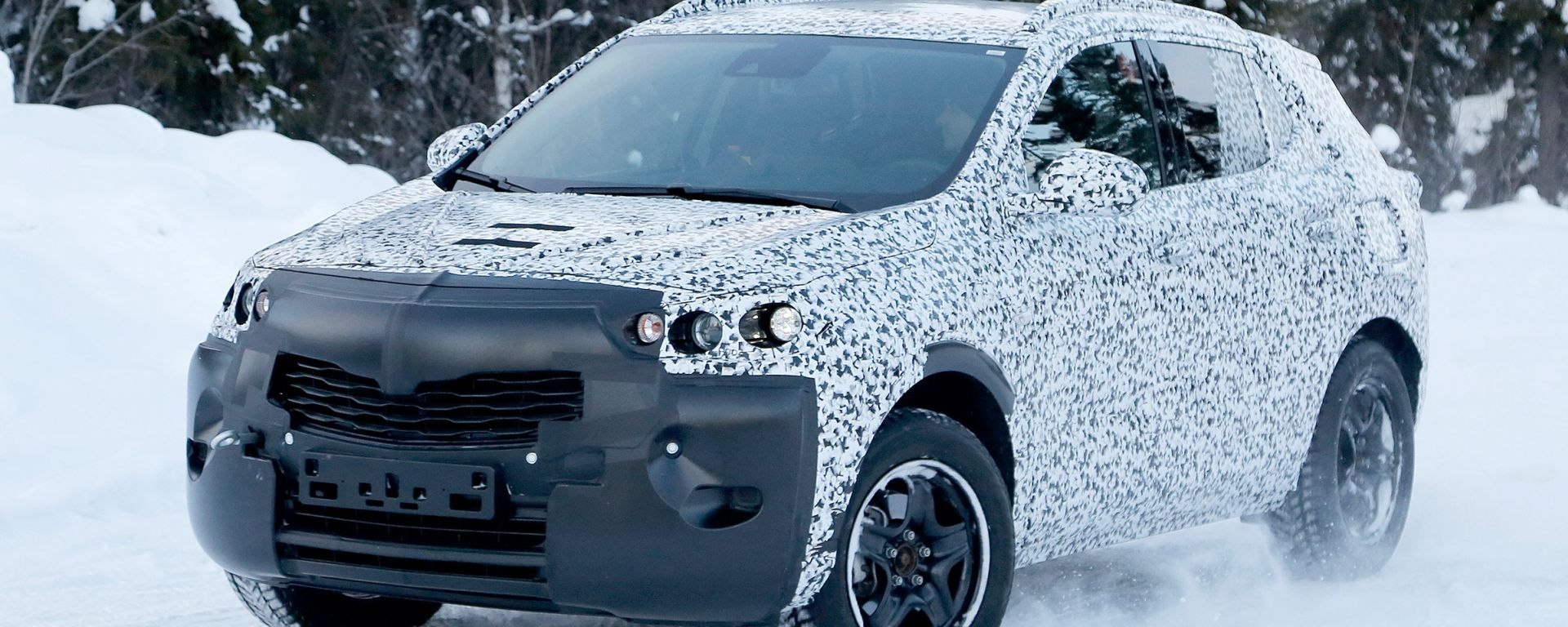 Opel Mokka, le foto spia: ecco come cambierà nel 2019 - MotorBox