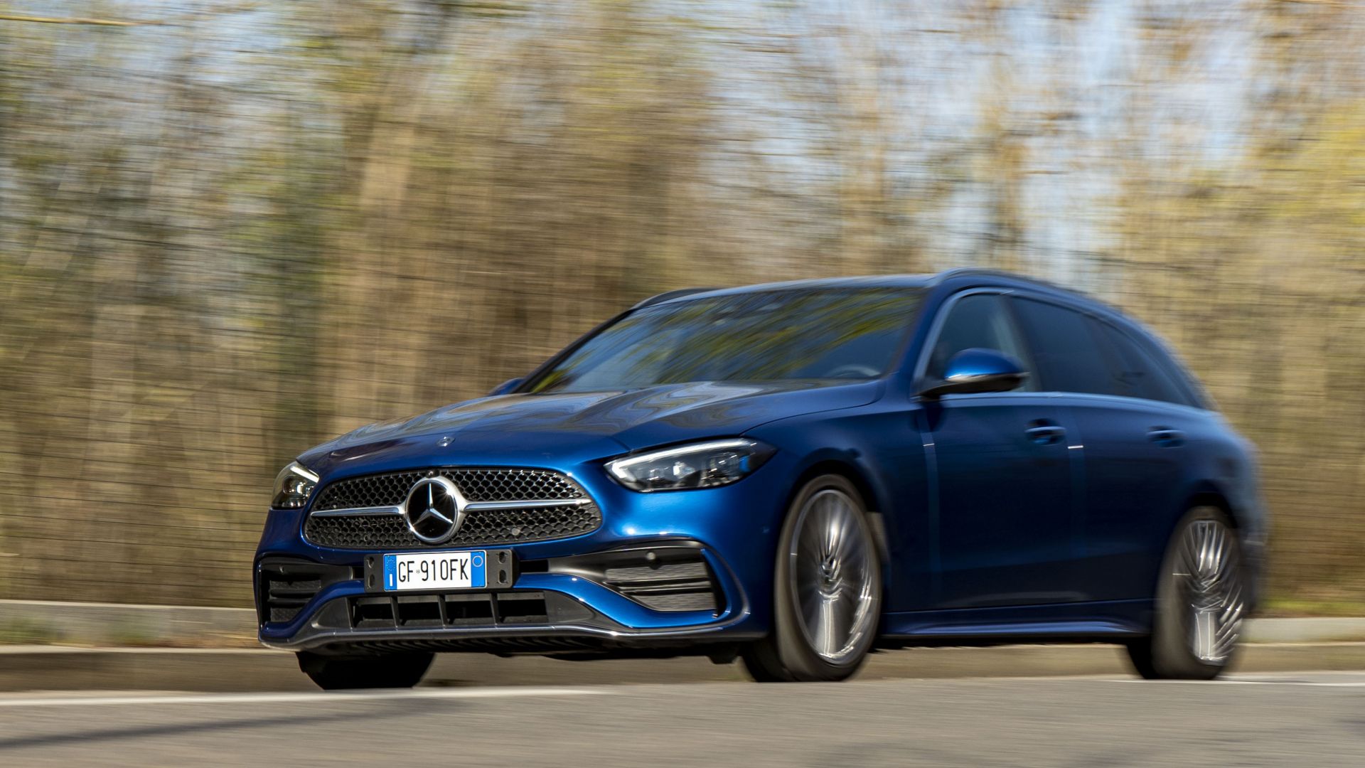 Prova, pregi, difetti, opinioni, foto nuova Mercedes C 300d sw