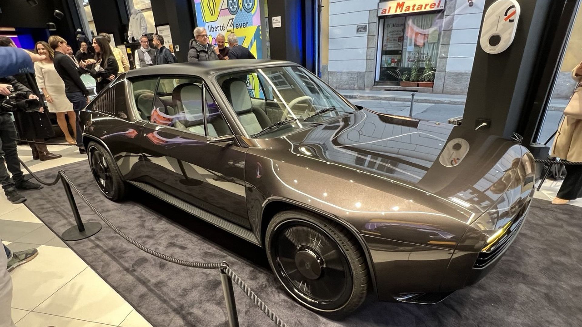 Renault R17 electric restomod, debutta a Milano Design Week 2025