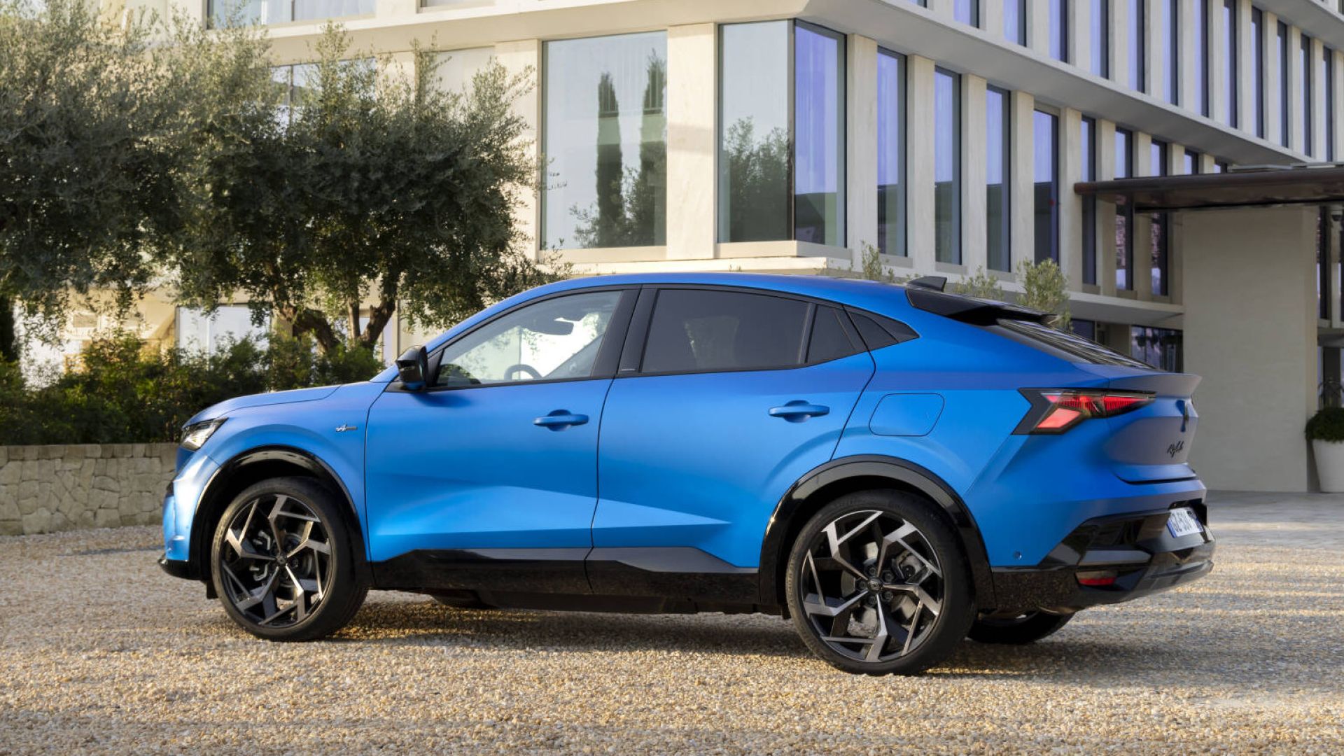Prova Renault Rafale Plug-in 4x4 Alpine: autonomia, consumi, prezzo
