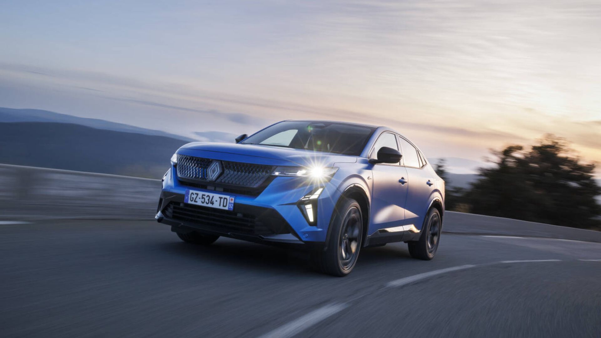 Prova Renault Rafale Plug-in 4x4 Alpine: autonomia, consumi, prezzo