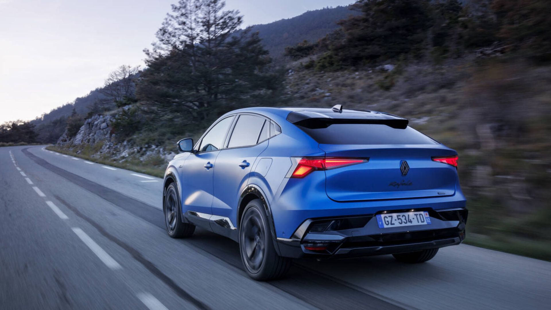 Prova Renault Rafale Plug-in 4x4 Alpine: autonomia, consumi, prezzo