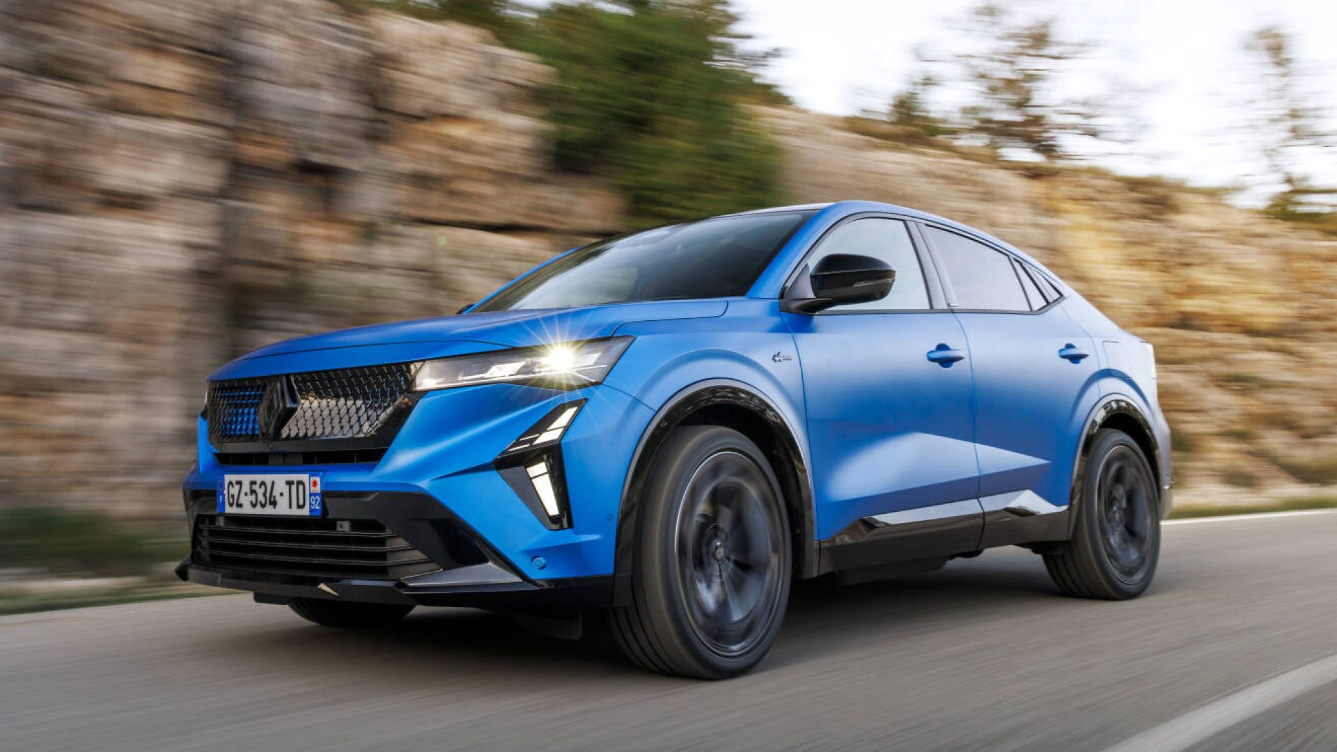 Prova Renault Rafale Plug-in 4x4 Alpine: autonomia, consumi, prezzo