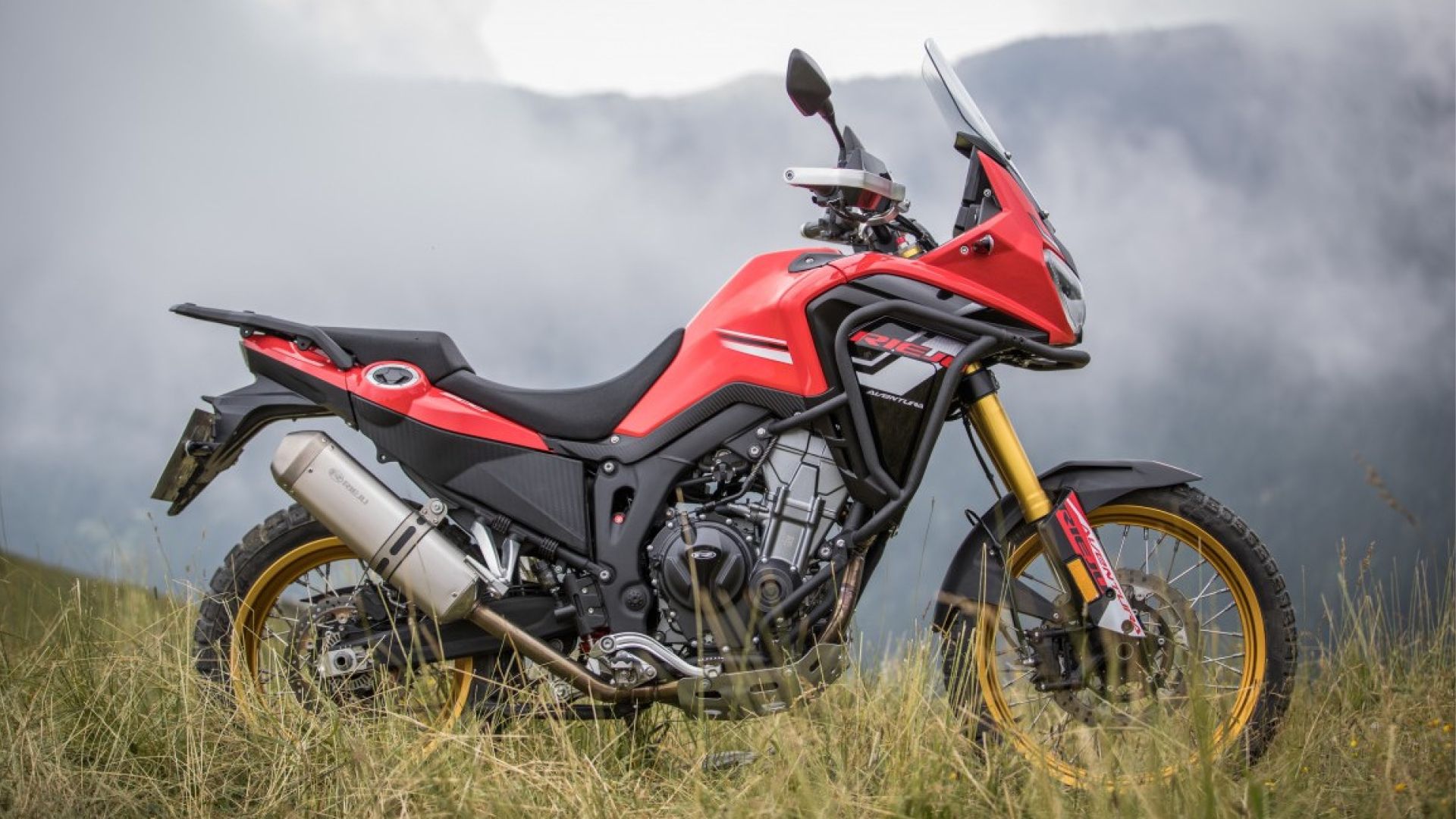 Rieju Aventura 500 2025: colori, allestimenti, prezzi in promo