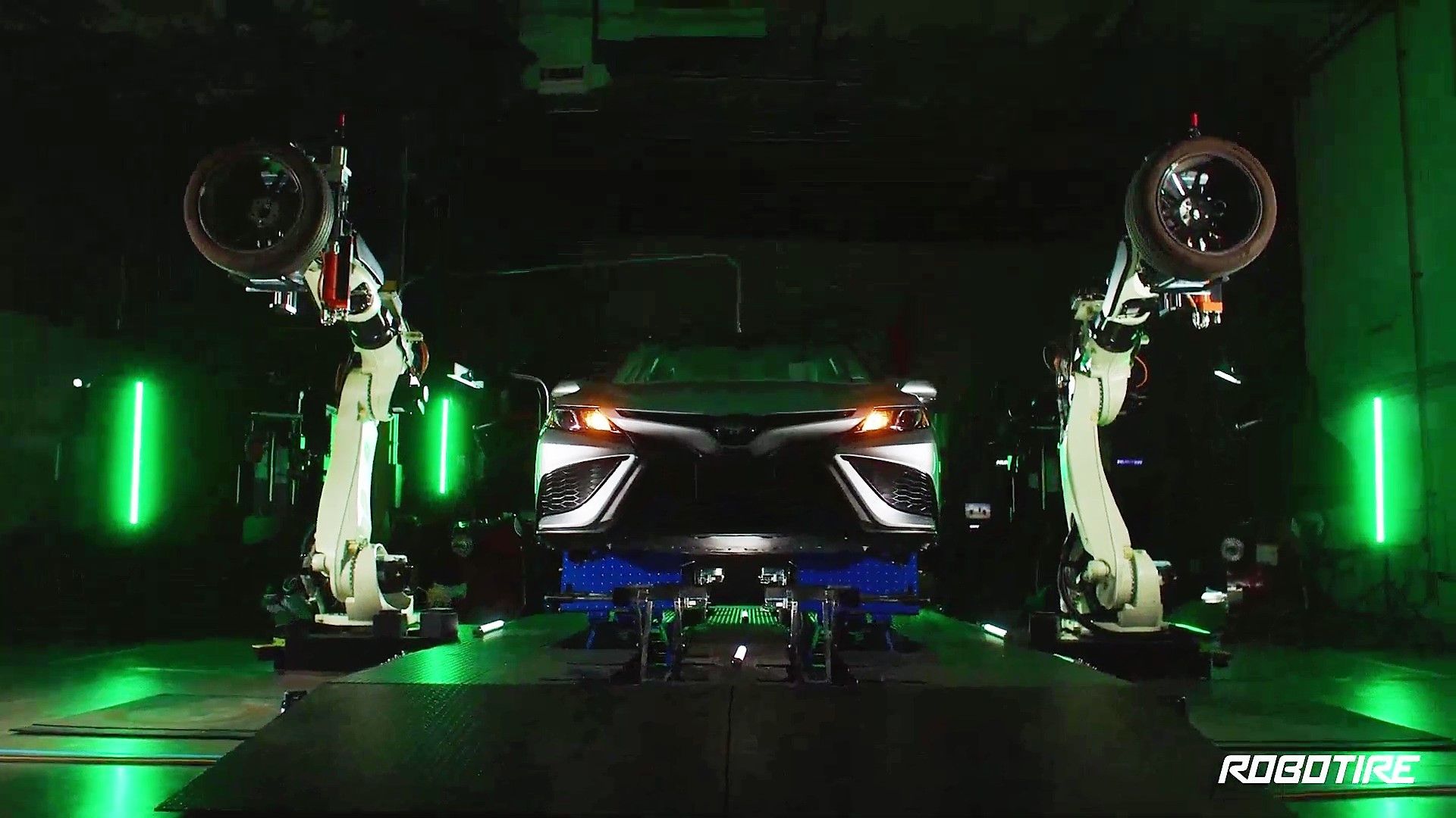 Il video del robot-gommista RoboTire guidato dalla A.I.