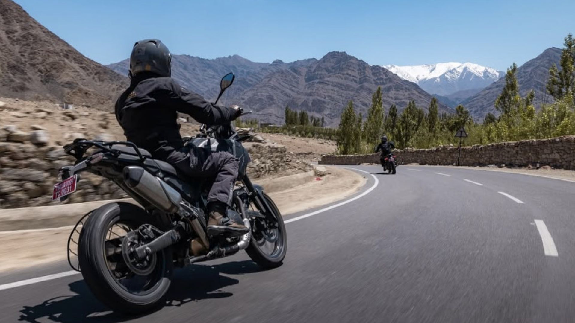 Royal Enfield Himalayan 750 2026: foto, caratteristiche, novità