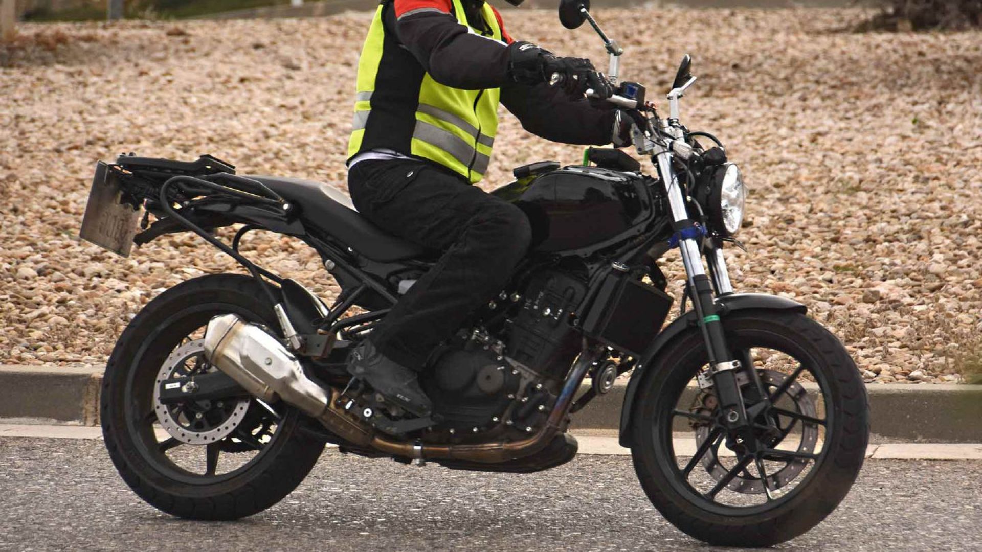 Royal Enfield: è HNTR la nuova roadster col motore 450? Foto spia