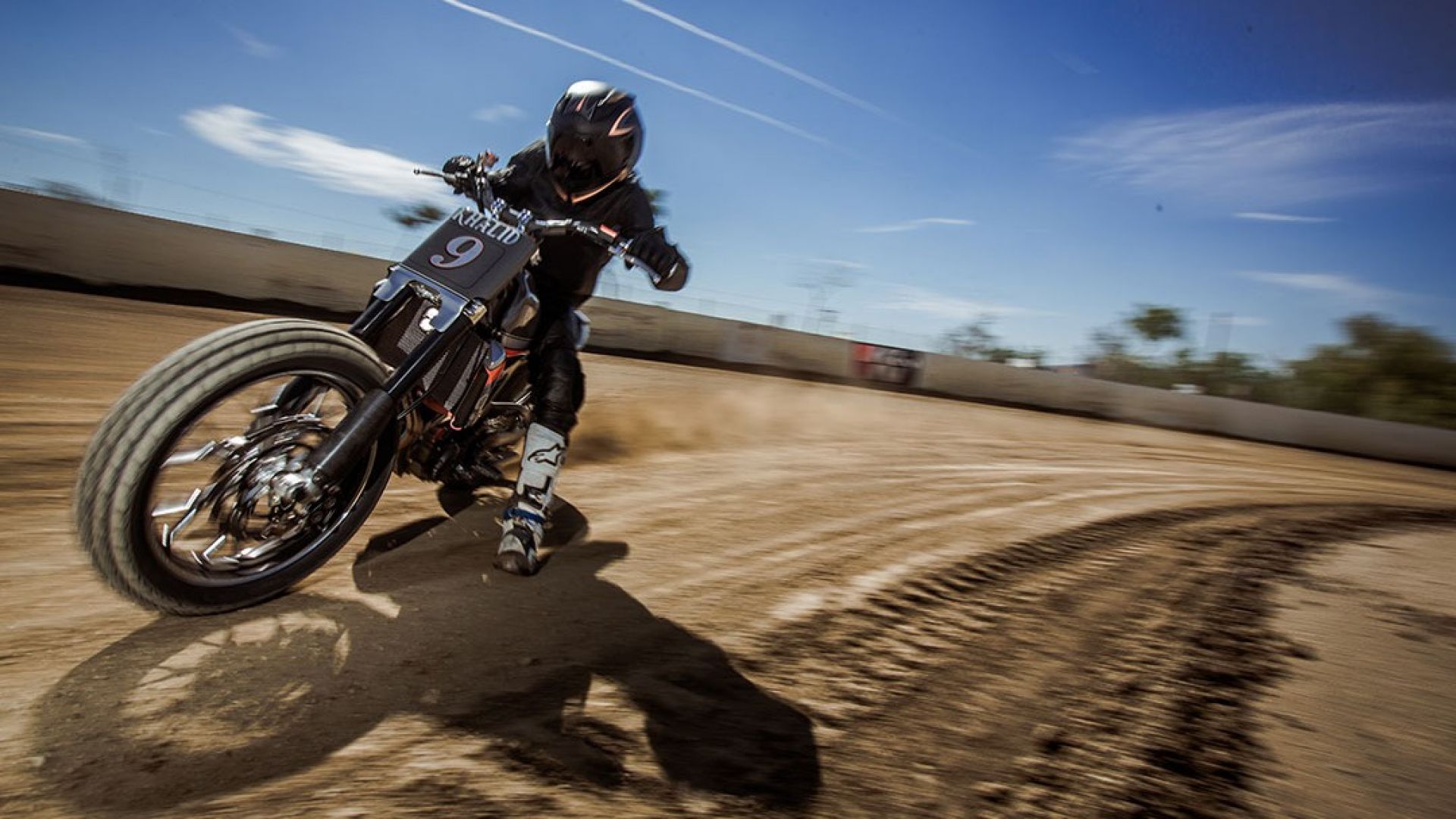 Special | KTM 690 Tracker