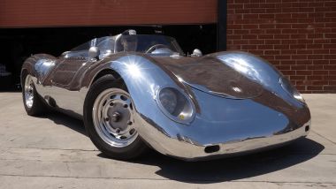 Video: Chris Runge ha ricreato la Porsche 718 RSK. A mano