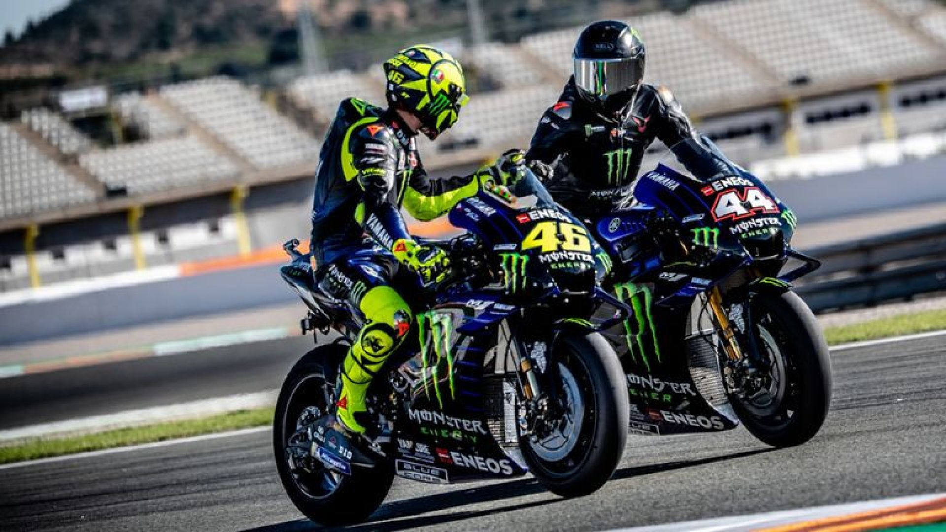 MotoGP-F1 | scambio Rossi-Hamilton: VIDEO integrale