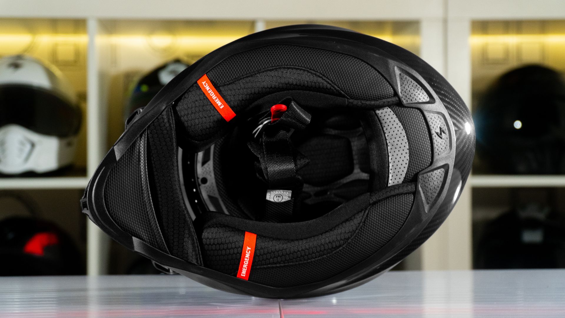 Scorpion ADF-9000 Carbon Air: prova, unboxing, taglie, prezzi