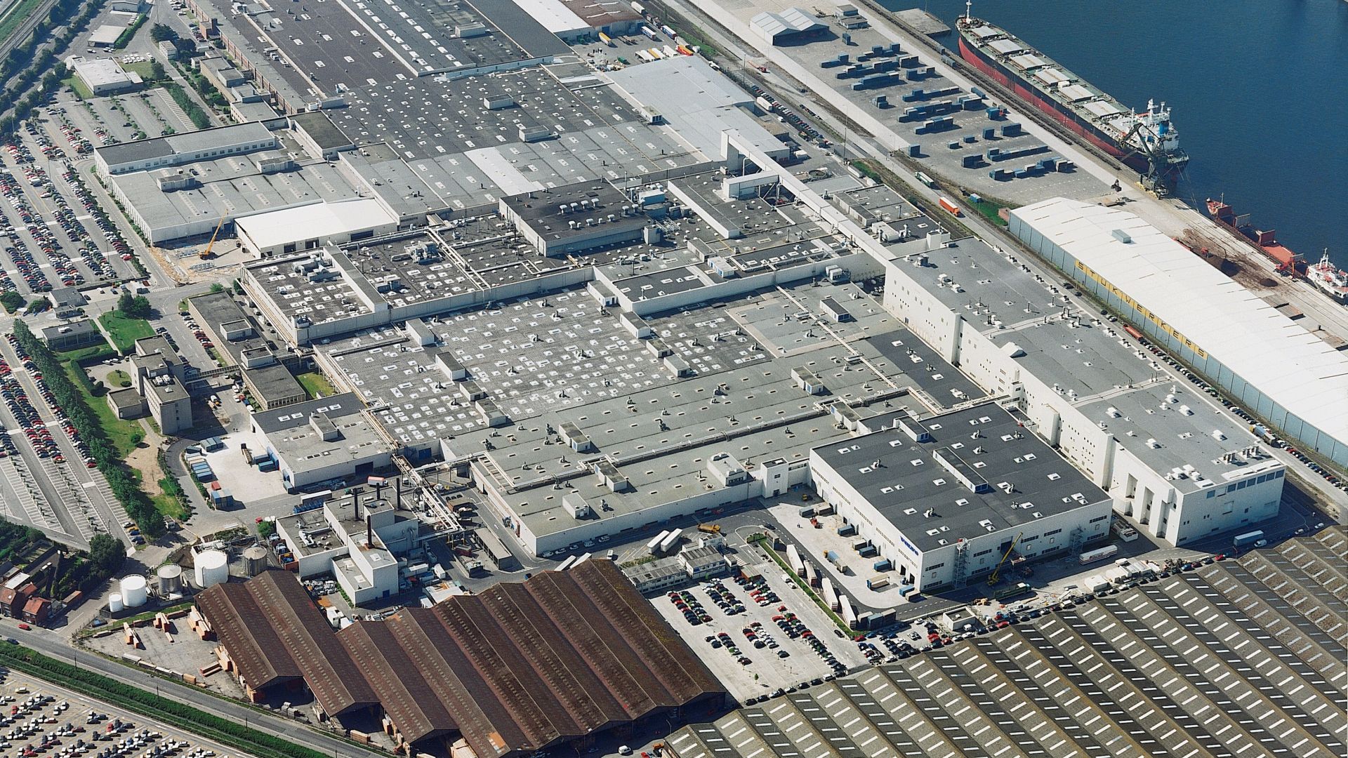 Mar Rosso, Tesla e Volvo stop a produzione in Ue. Ora che accade?