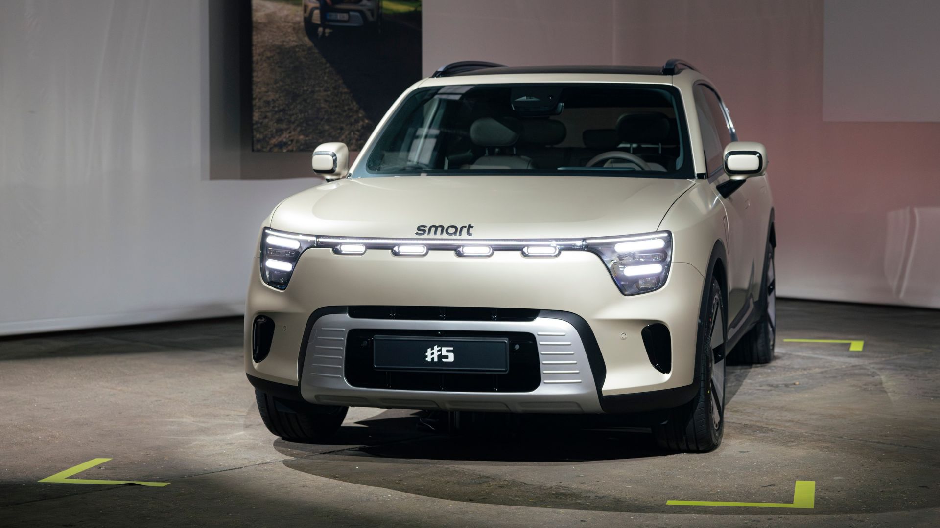 Smart #5, prezzi e versioni del nuovo big SUV 2025. Com'è dal vivo
