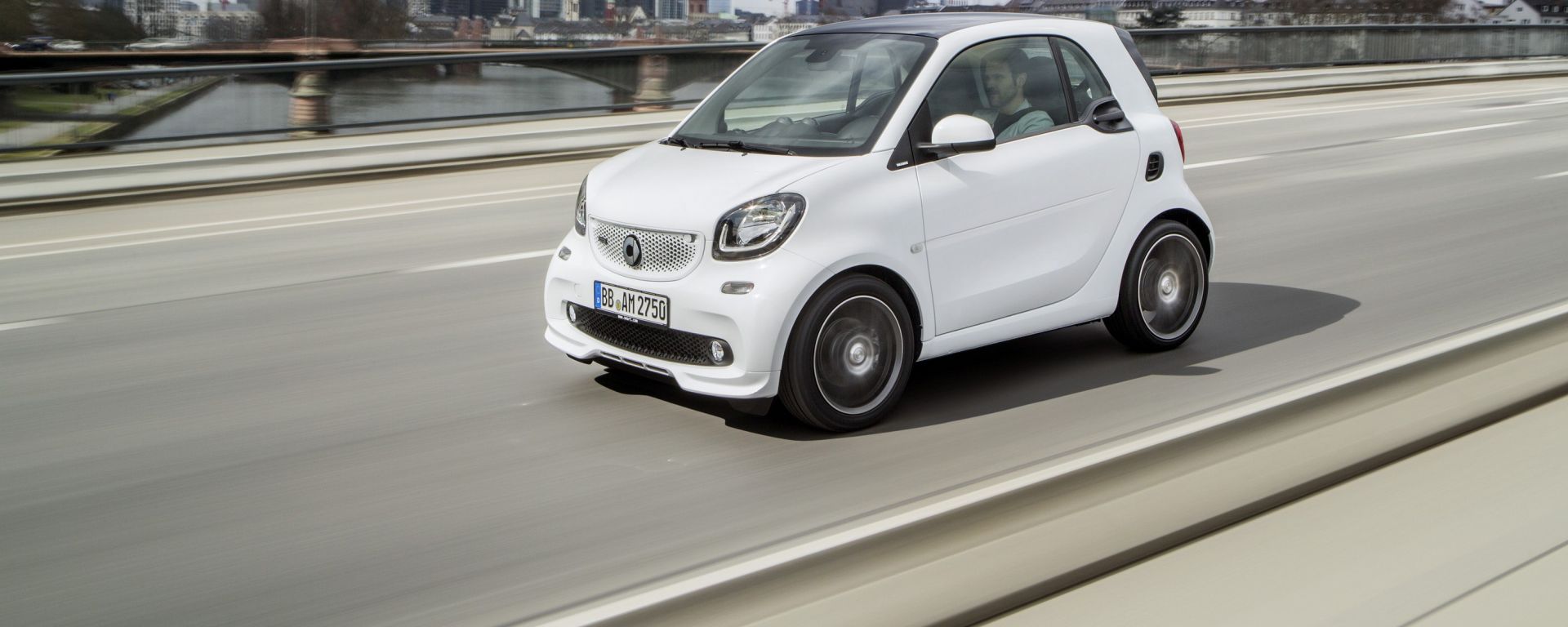 Prova video - smart fortwo Brabus: prova, dotazioni e prezzi - MotorBox