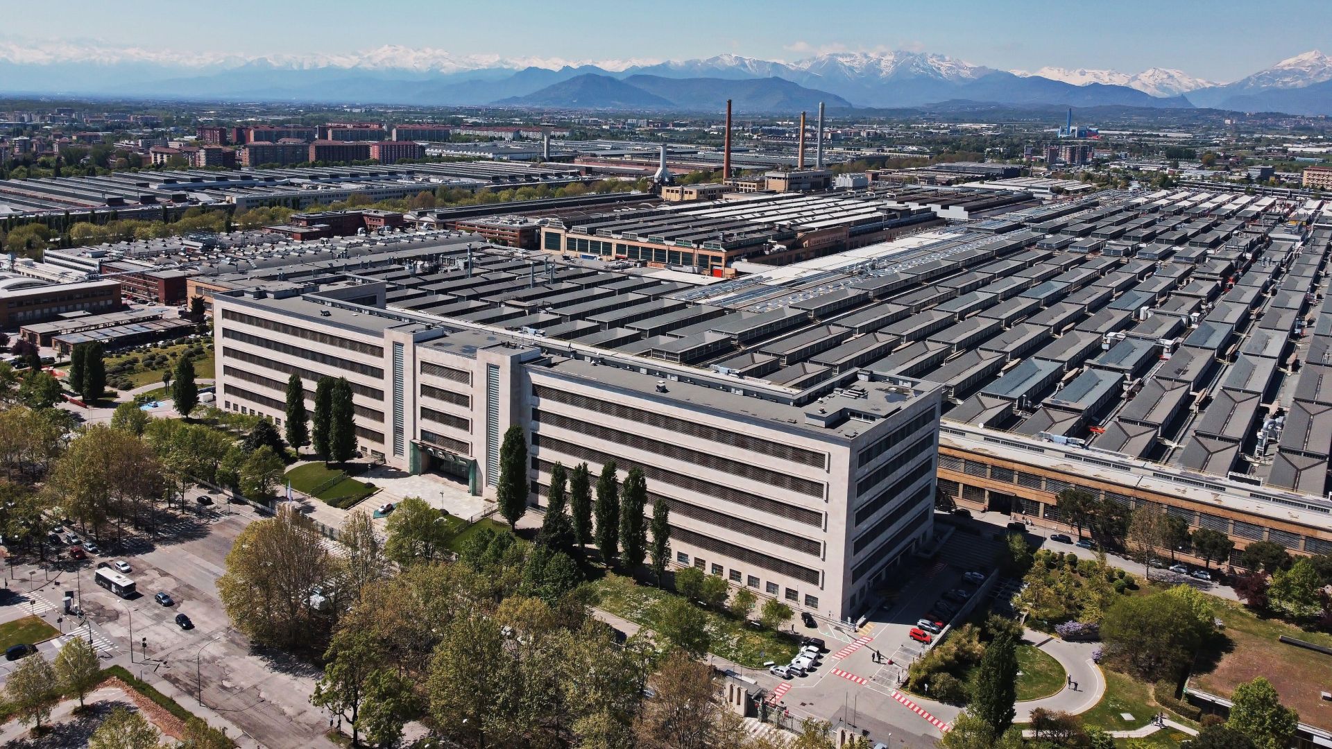 Stellantis, Mirafiori hub per trasmissioni auto ibride e riciclo