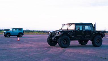 Drag race: Suzuki Jimny vs Hummer H1, il video da YouTube