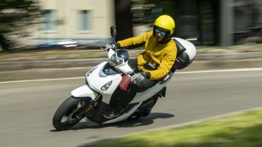 Sym Symphony 200: prova, pregi, difetti, prezzo dello scooter