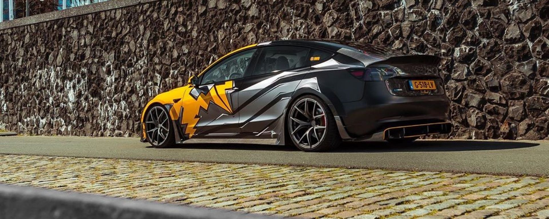 Tuning: Tesla Model 3 widebody by JD Customs. Le foto - MotorBox
