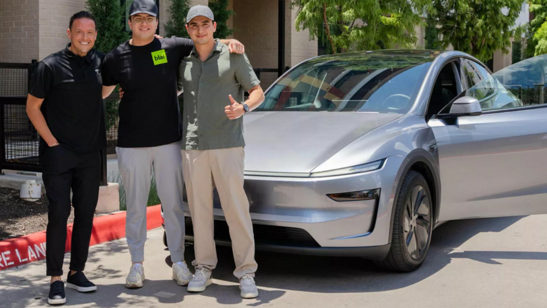 Tesla Model Y: in America prima consegna senza guidatore
