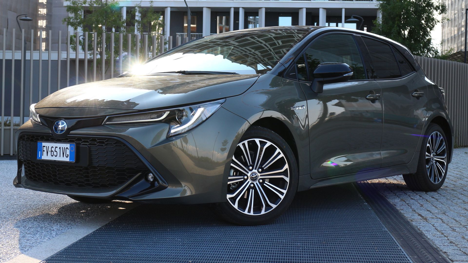 Toyota Corolla Hybrid 2019 prova test consumi emissioni prezzo