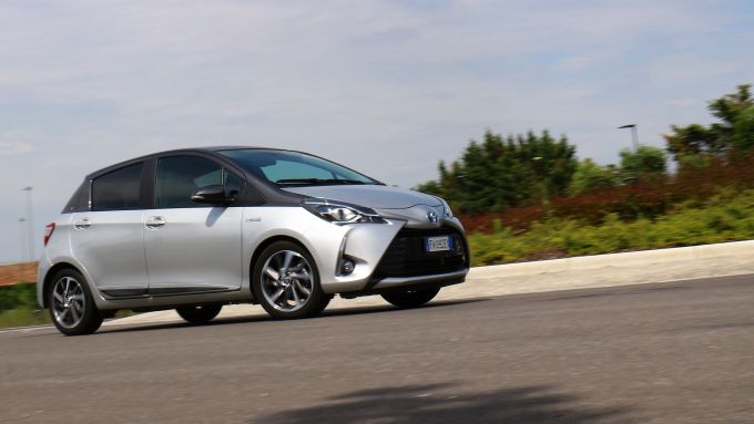 Test Toyota Yaris Hybrid Y20 1.5: prova, prezzo, dimensioni - MotorBox