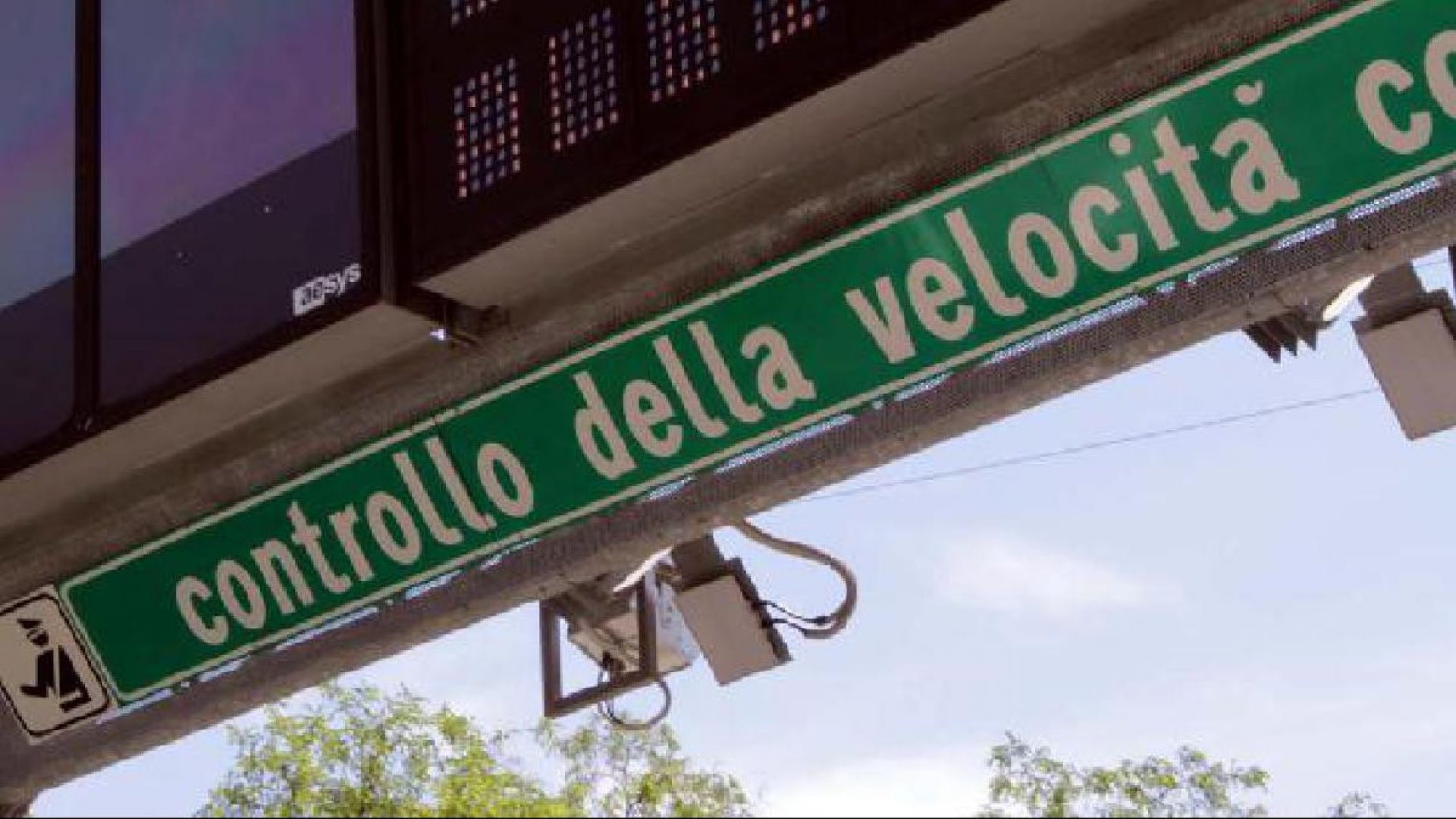 Guida al Tutor autostrada: come funziona, le multe, la mappa 2025